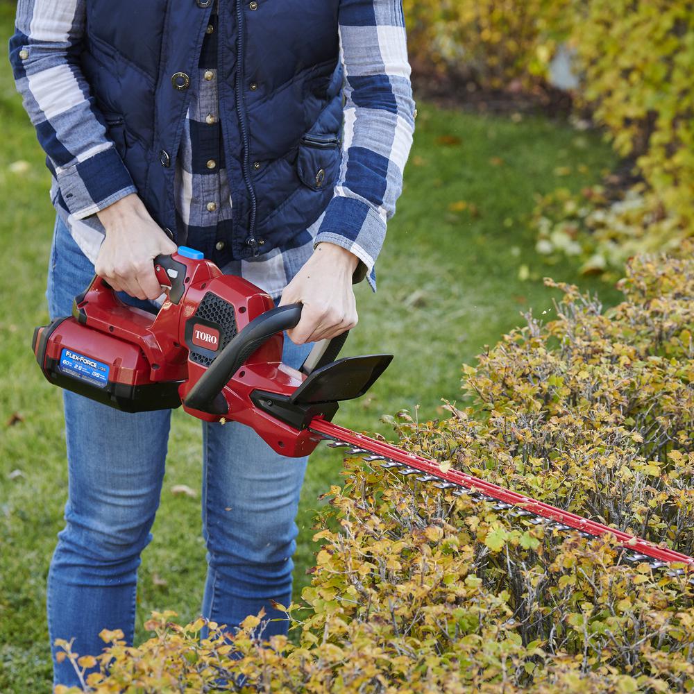 Toro Flex Force 24 in. 60 Volt Max Lithium Ion Cordless Hedge Trimmer PROARB